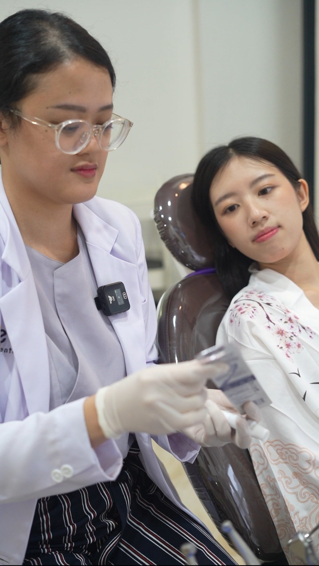 Home Bleaching vs Clinic Bleaching: Mana yang Lebih Aman? - Neo Art Dental